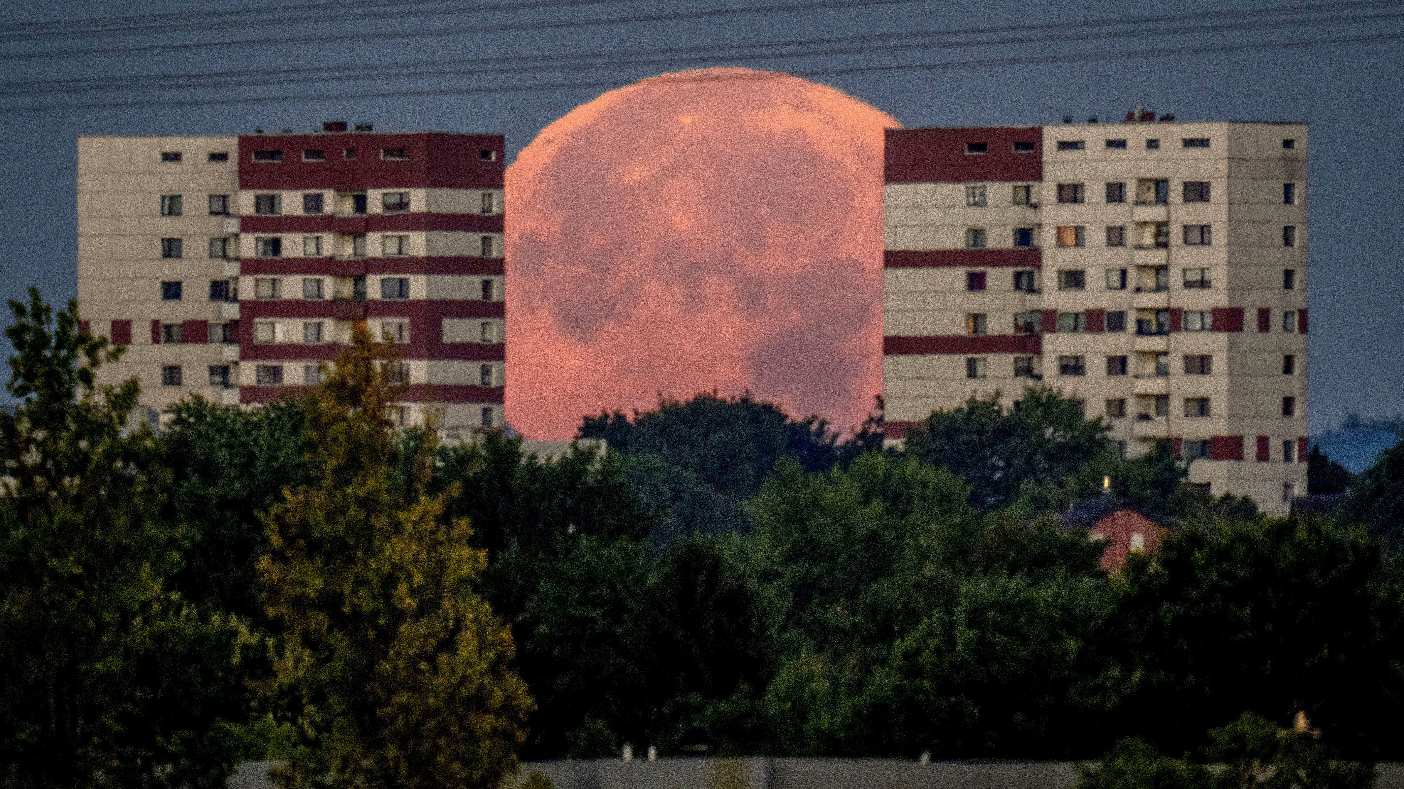 Stunning photos show the last supermoon of the year in cities across ...
