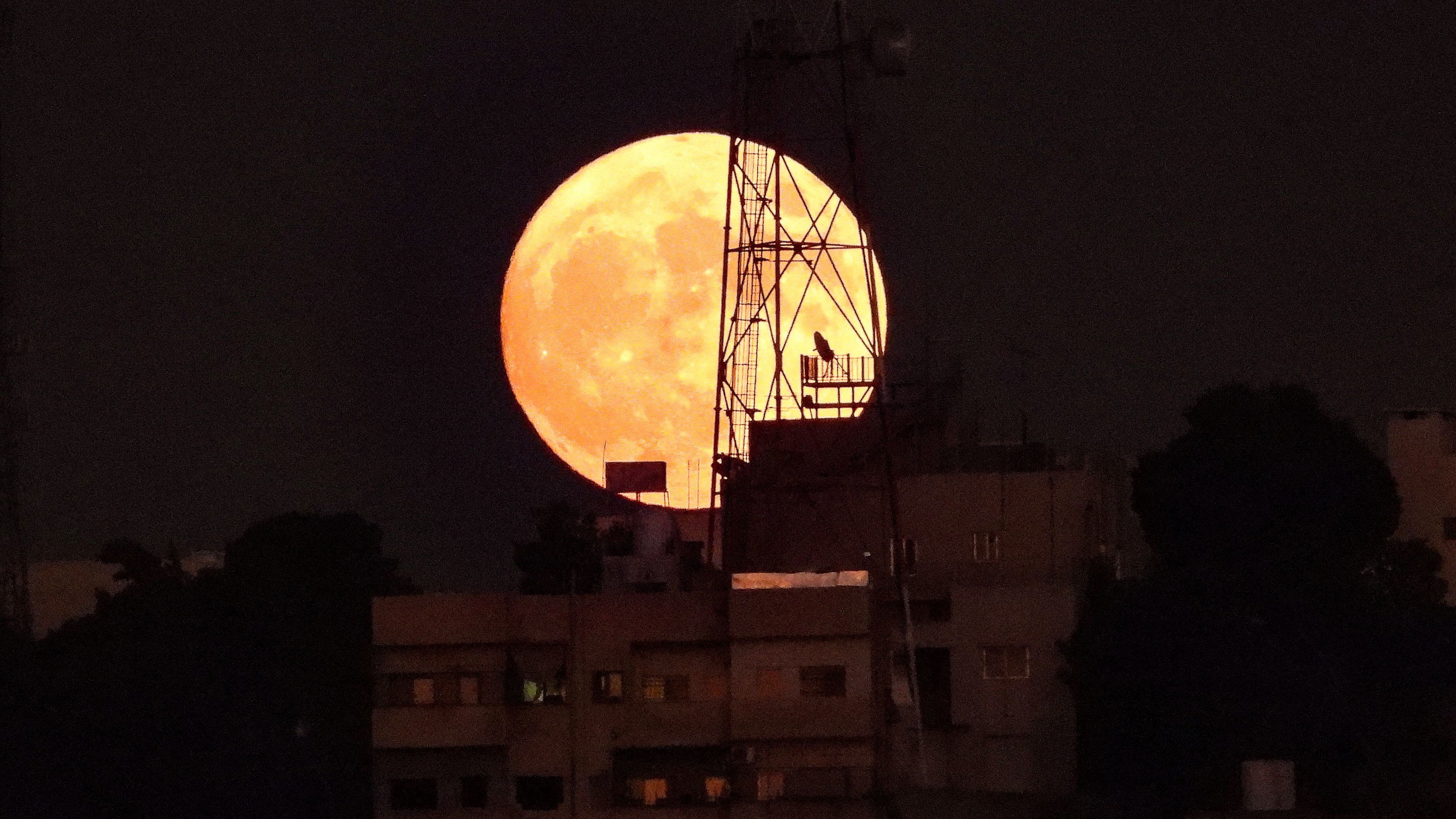 Stunning photos show the last supermoon of the year in cities across ...