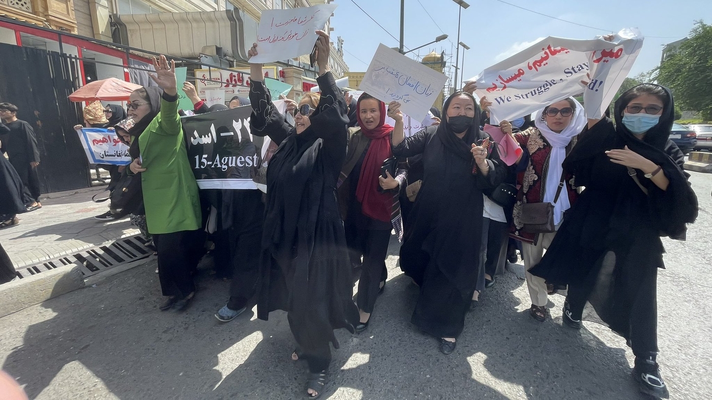 The Taliban fire assault rifles to disperse a women's protest in Kabul ...