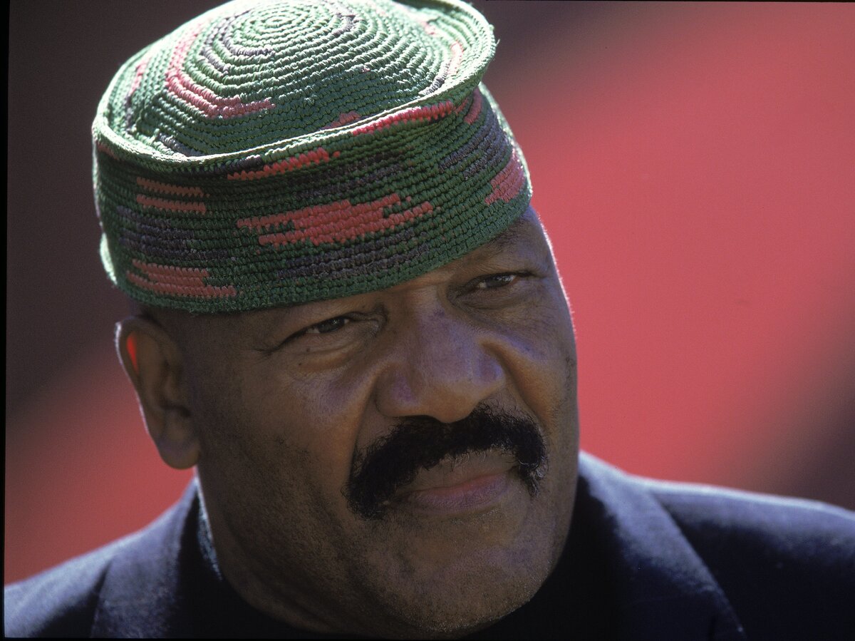 NFL Hall of Fame Cleveland Browns running back Jim Brown has died : NPR