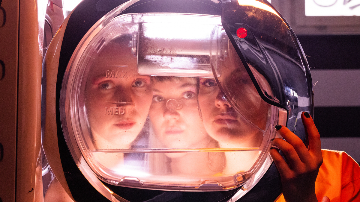 Hear a mini-concert by '90s-inspired supergroup My Ugly Clementine ...