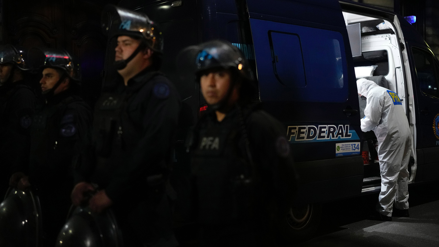 Argentine president says an attempt to kill the VP fails when handgun ...
