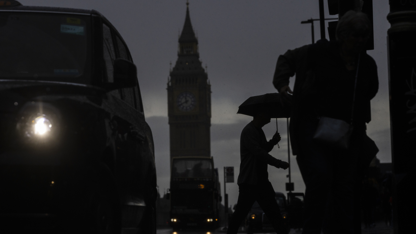 The U.K.'s cost of living crisis worries young people in London : NPR