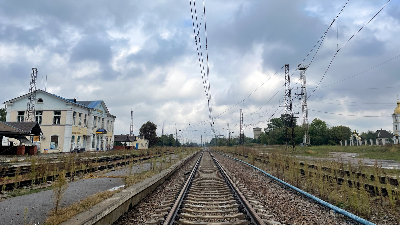 In a retaken border village, Ukrainians point to signs of Russian abuse ...