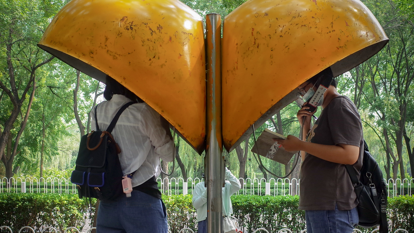 The mystery of the ringing public payphone in Beijing: Who's calling ...