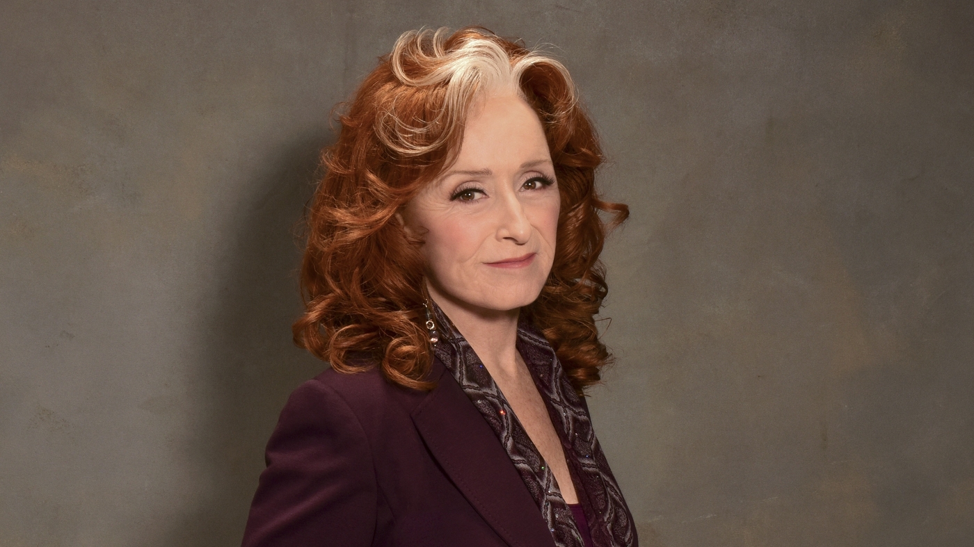 Bonnie Raitt performs as if no one has ever seen the show before ...