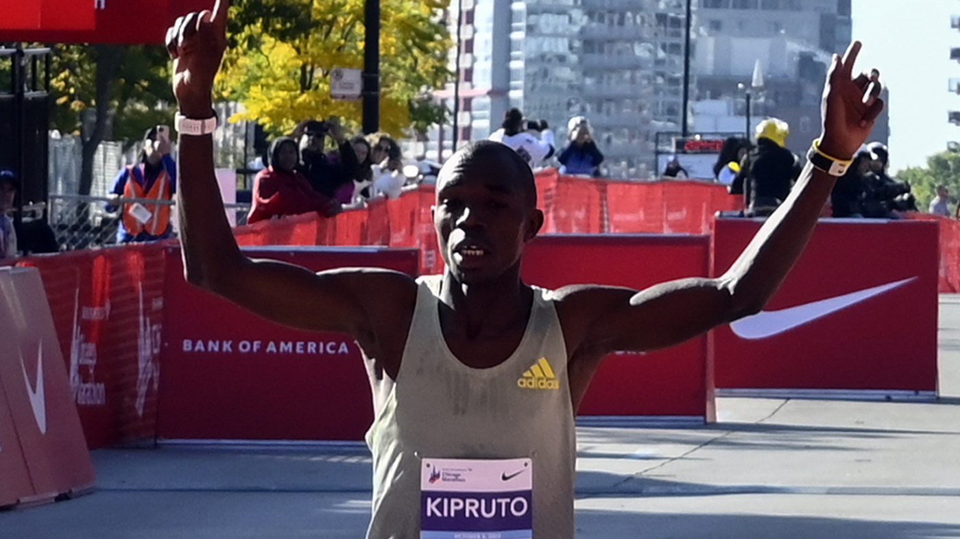 Emily Sisson sets a record for American women at the Chicago Marathon : NPR