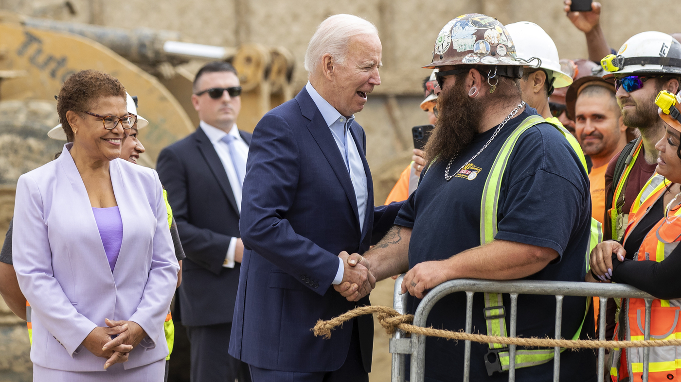 How Biden is picking his midterm campaign trail spots : NPR