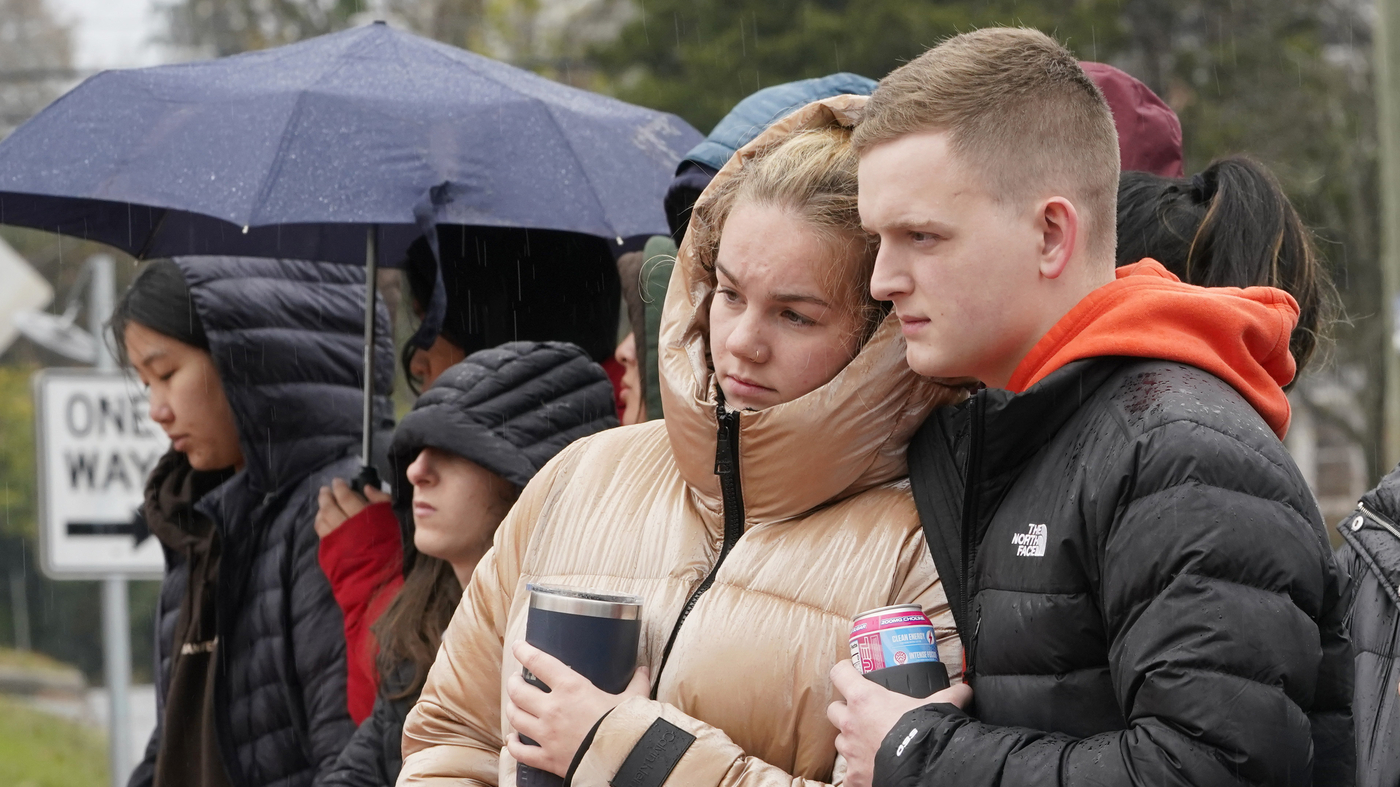 University of Virginia mourns for campus shooting victims : NPR