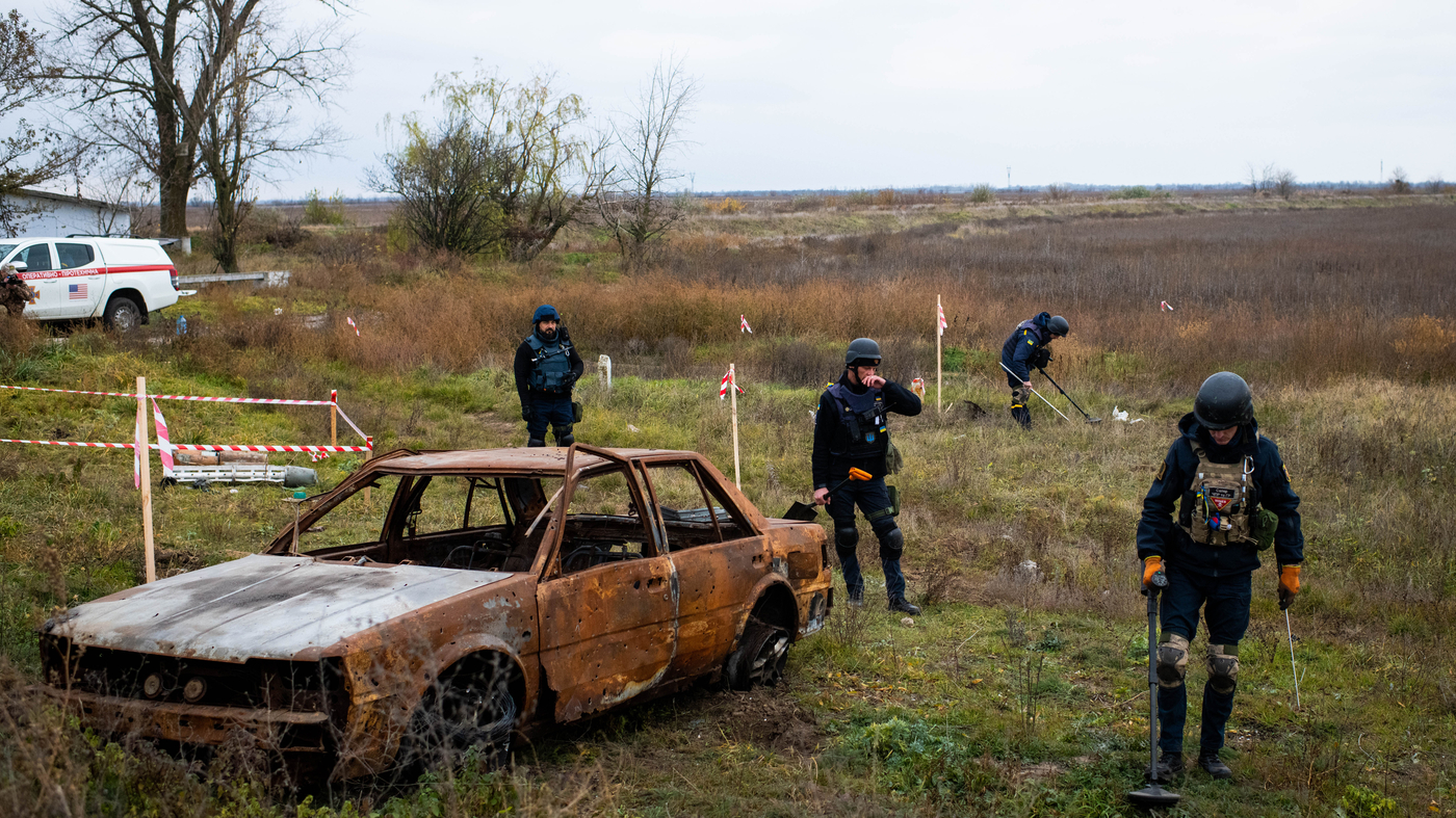 Liberated Kherson sees celebration, mourning and uncertainty : The ...