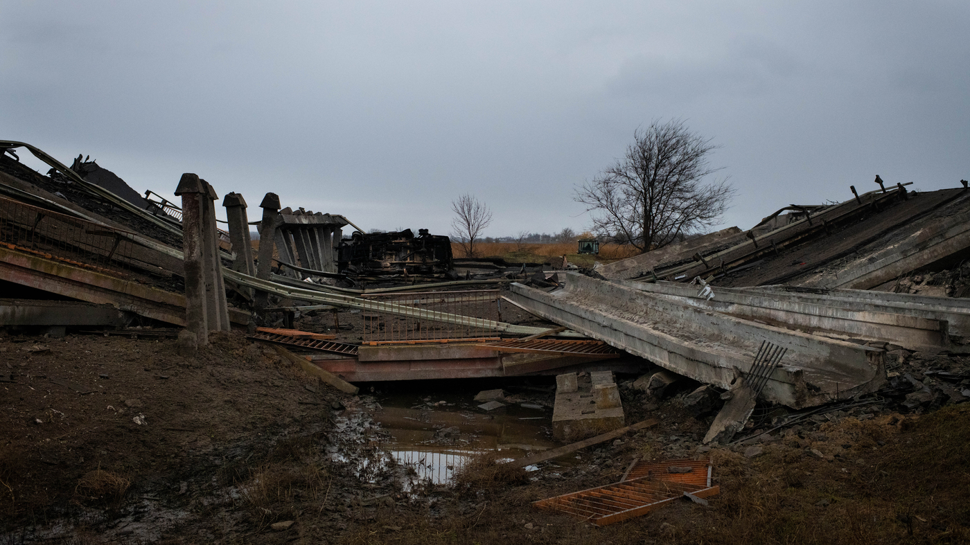 Liberated Kherson sees celebration, mourning and uncertainty : The ...