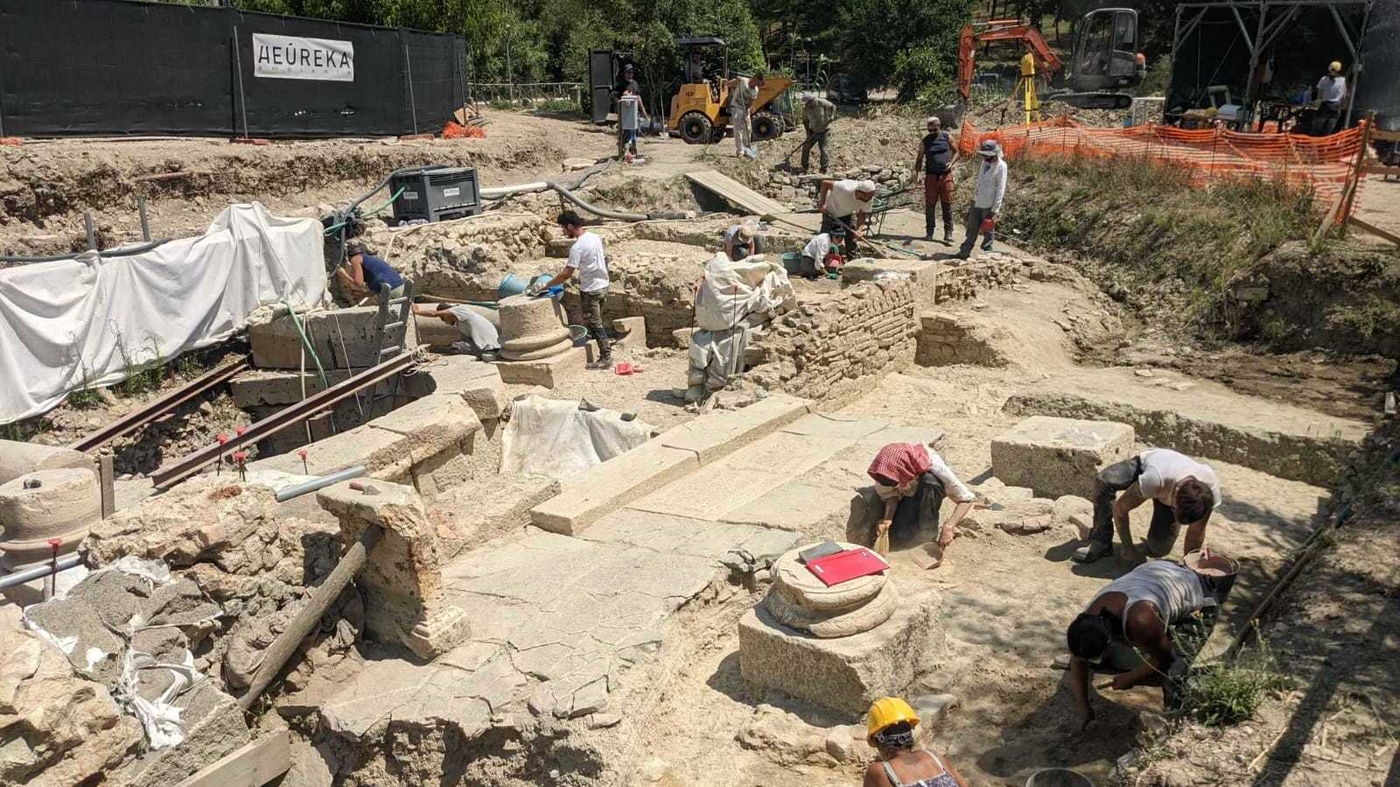 Italy's ancient bronze statues discovery may rewrite Etruscan and Roman ...