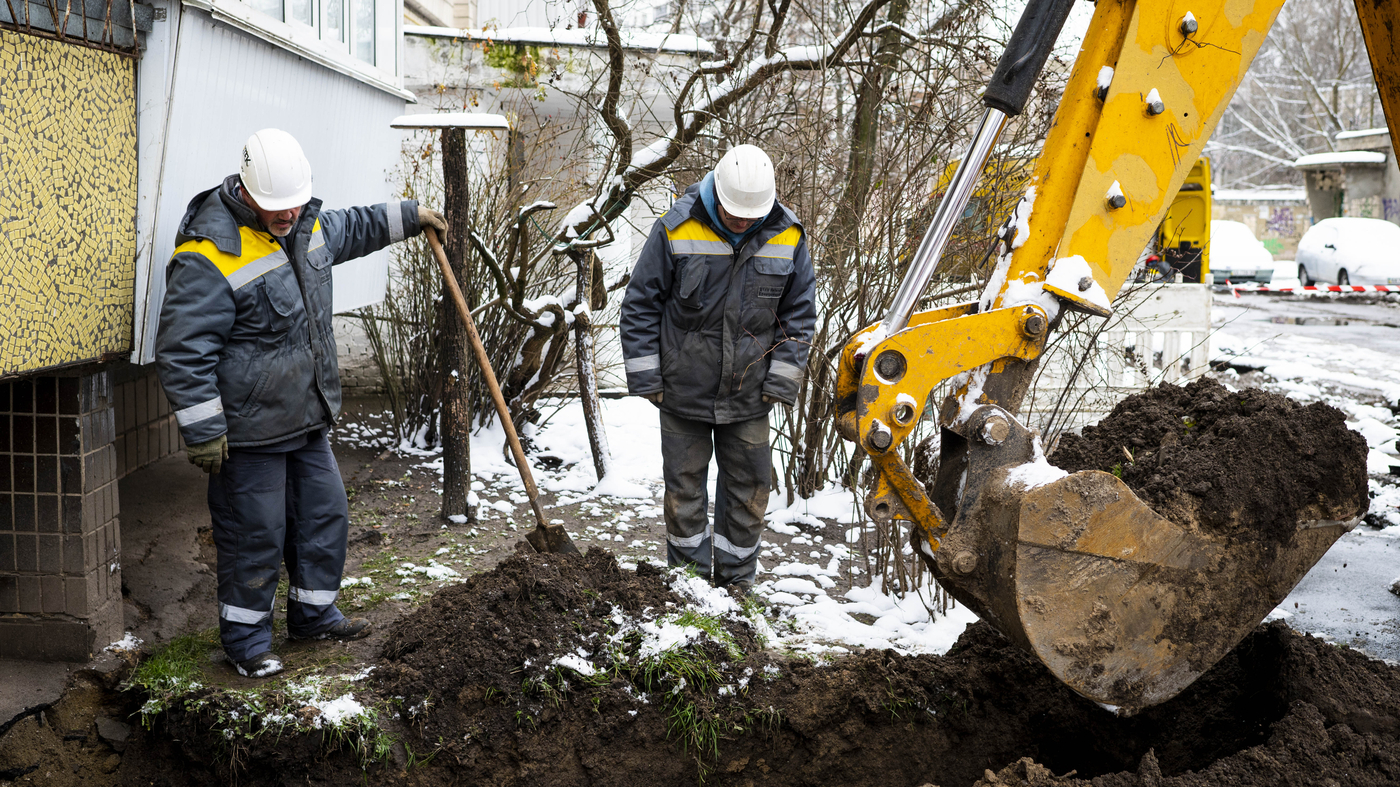 In Kyiv, daily life goes on during Ukraine's 2nd winter of war : The ...
