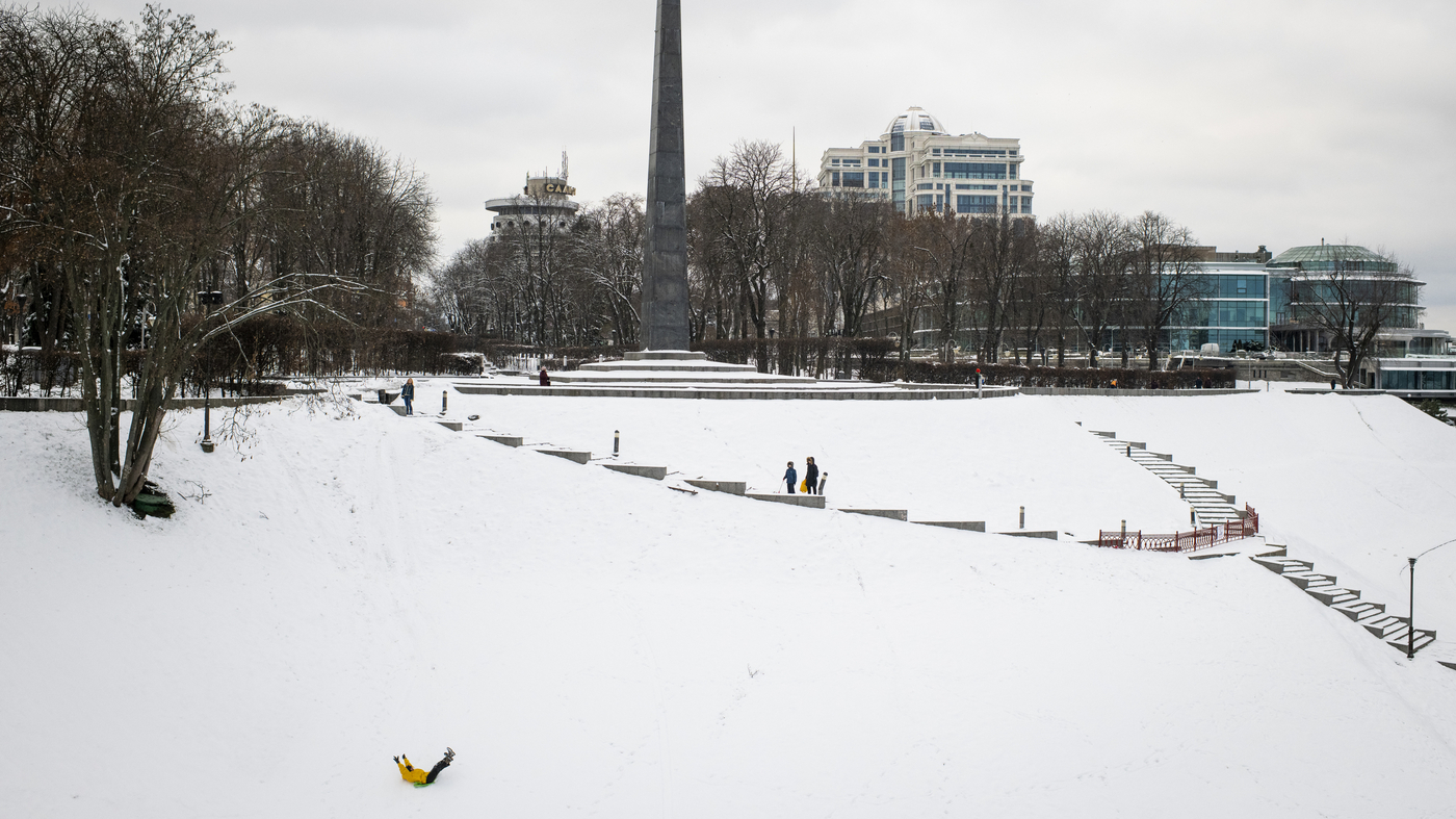 In Kyiv, daily life goes on during Ukraine's 2nd winter of war : The ...