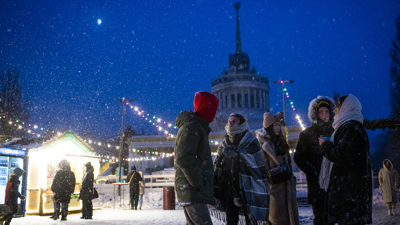 In Kyiv, daily life goes on during Ukraine's 2nd winter of war : The ...