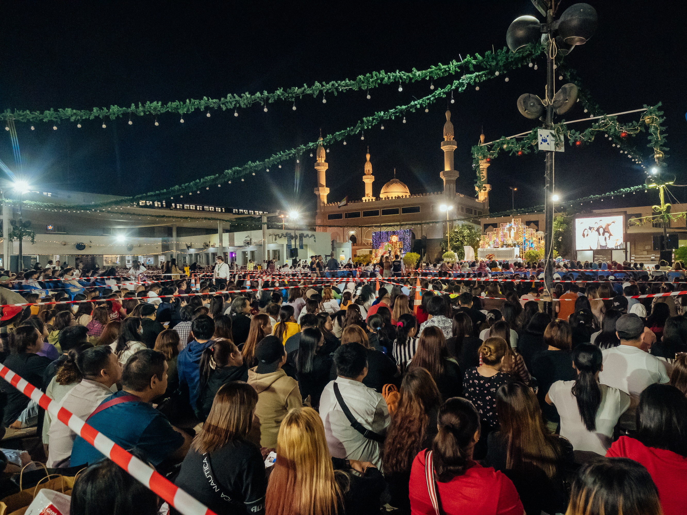 Filipino workers in Dubai gather to celebrate Christmas far away from ...