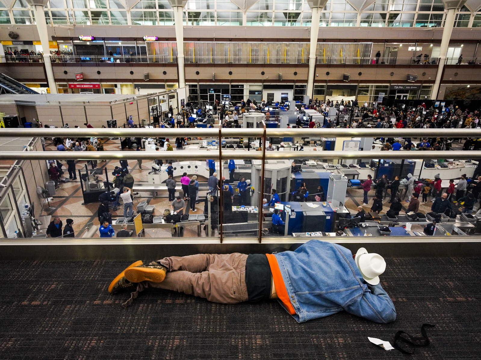 A massive winter storm is sweeping across the U.S., making holiday ...