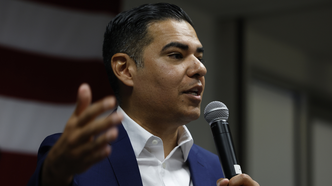 Rep.-Elect Robert Garcia (D-Calif.) will swear himself in on Superman ...