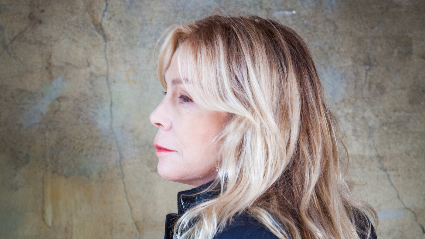 Rickie Lee Jones' voice encapsulates many eras, but is also 'Just in ...