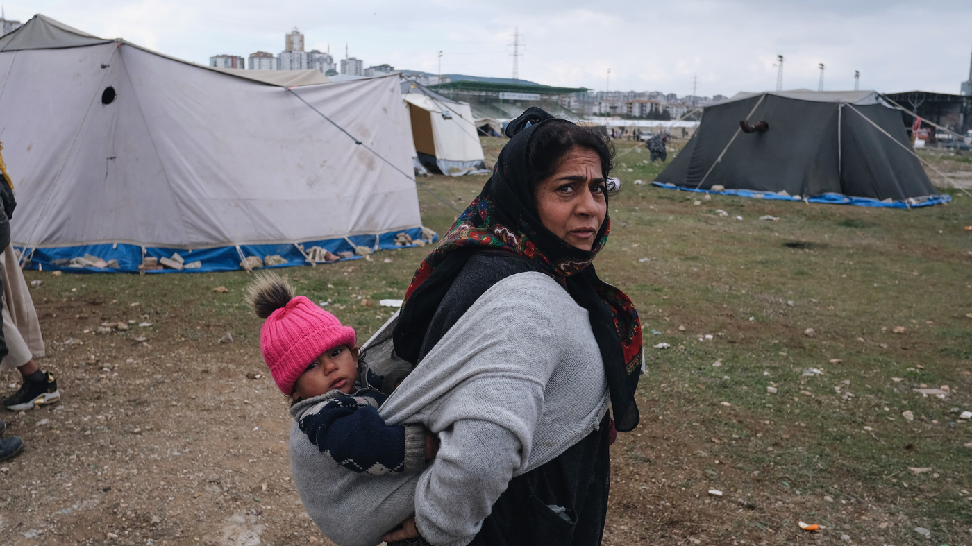 Left homeless by Turkey's earthquake, many people can't get food, water or heat : NPR