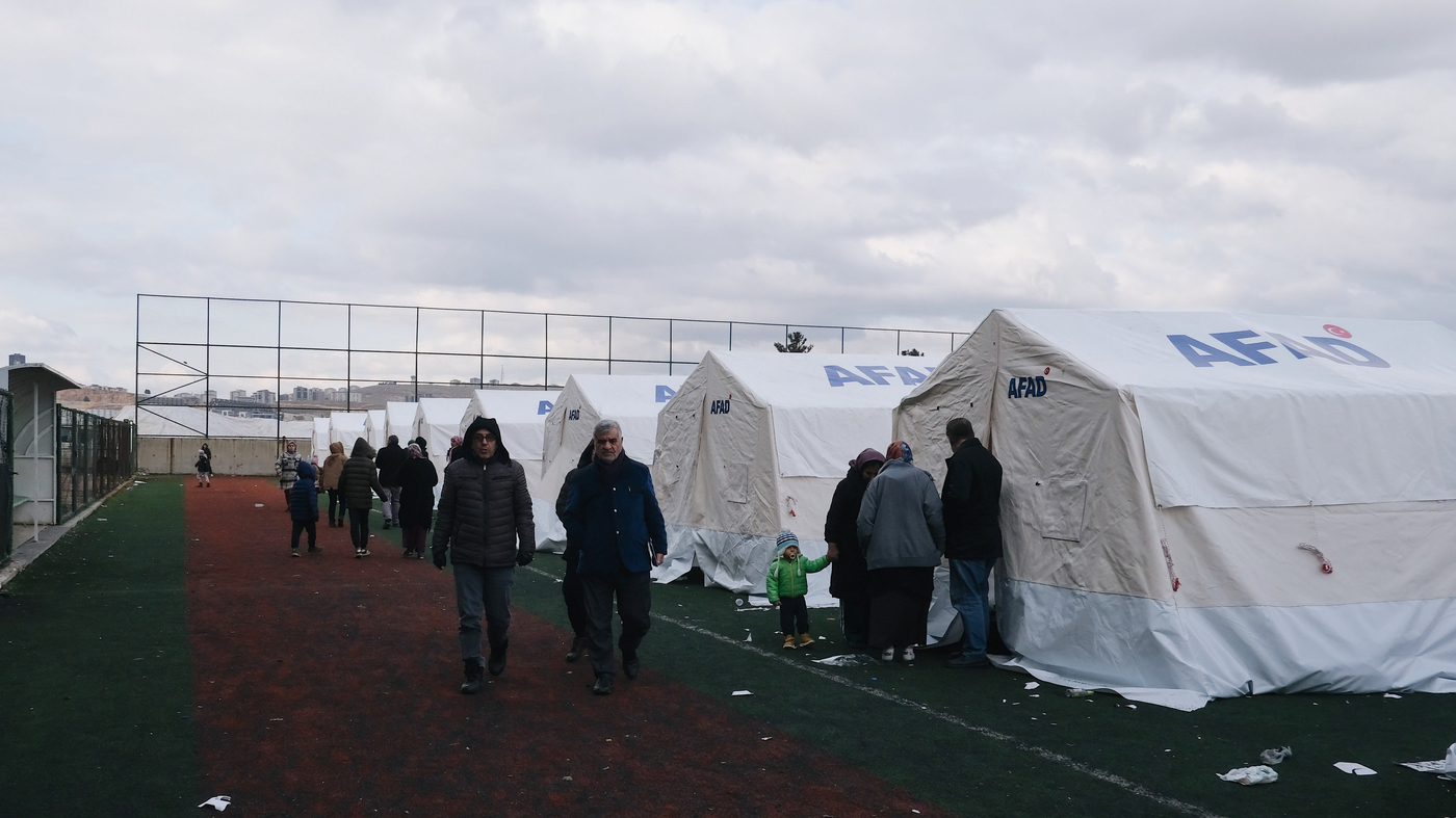Left homeless by Turkey's earthquake, many people can't get food, water ...