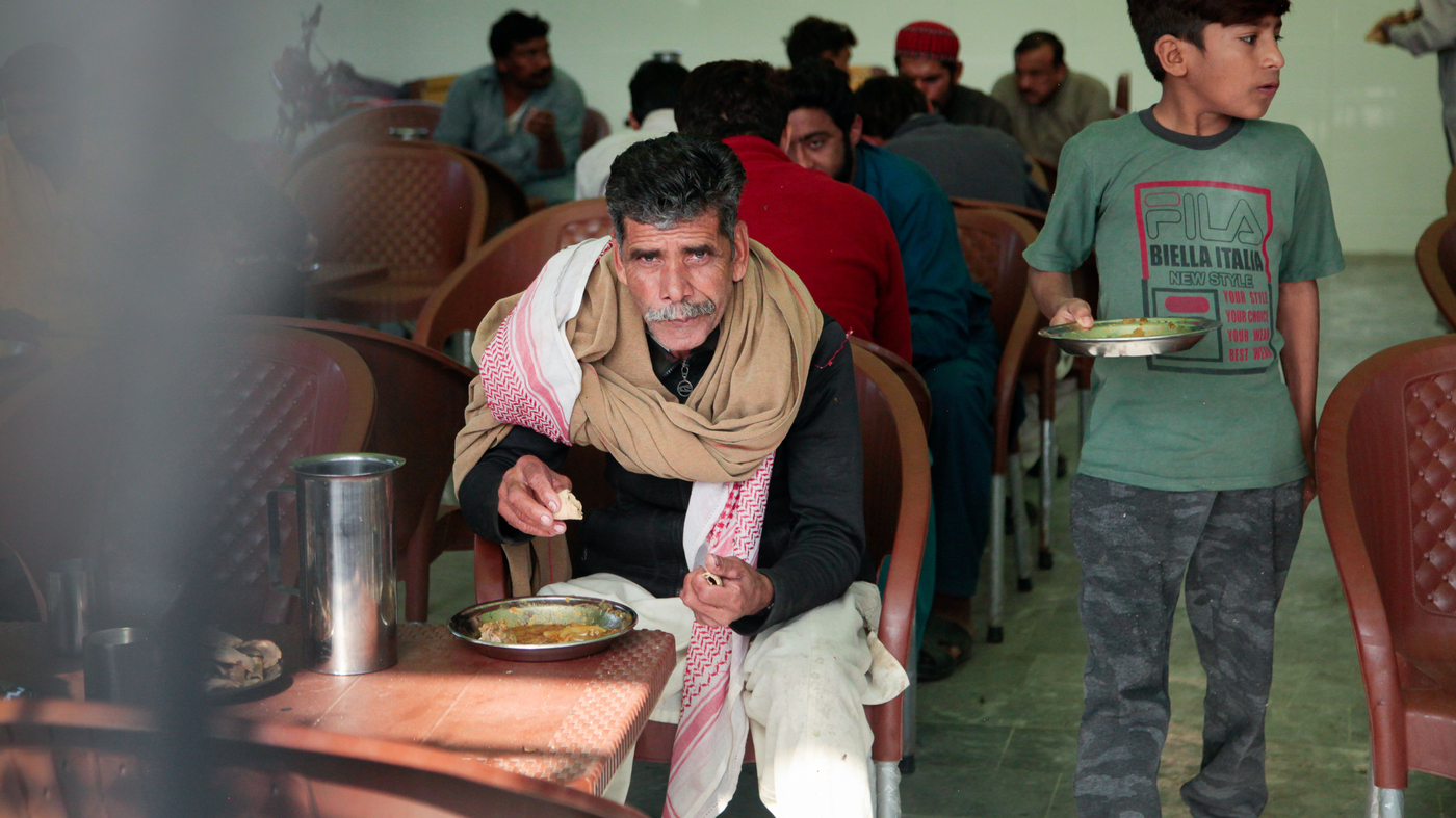 Pakistani charities struggle to feed the growing number of hungry ...