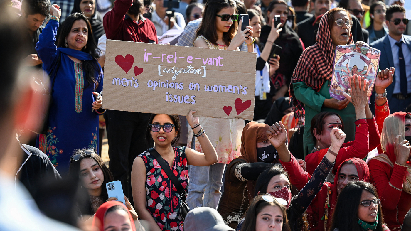 Police try to stop International Women's Day protests in Pakistan ...