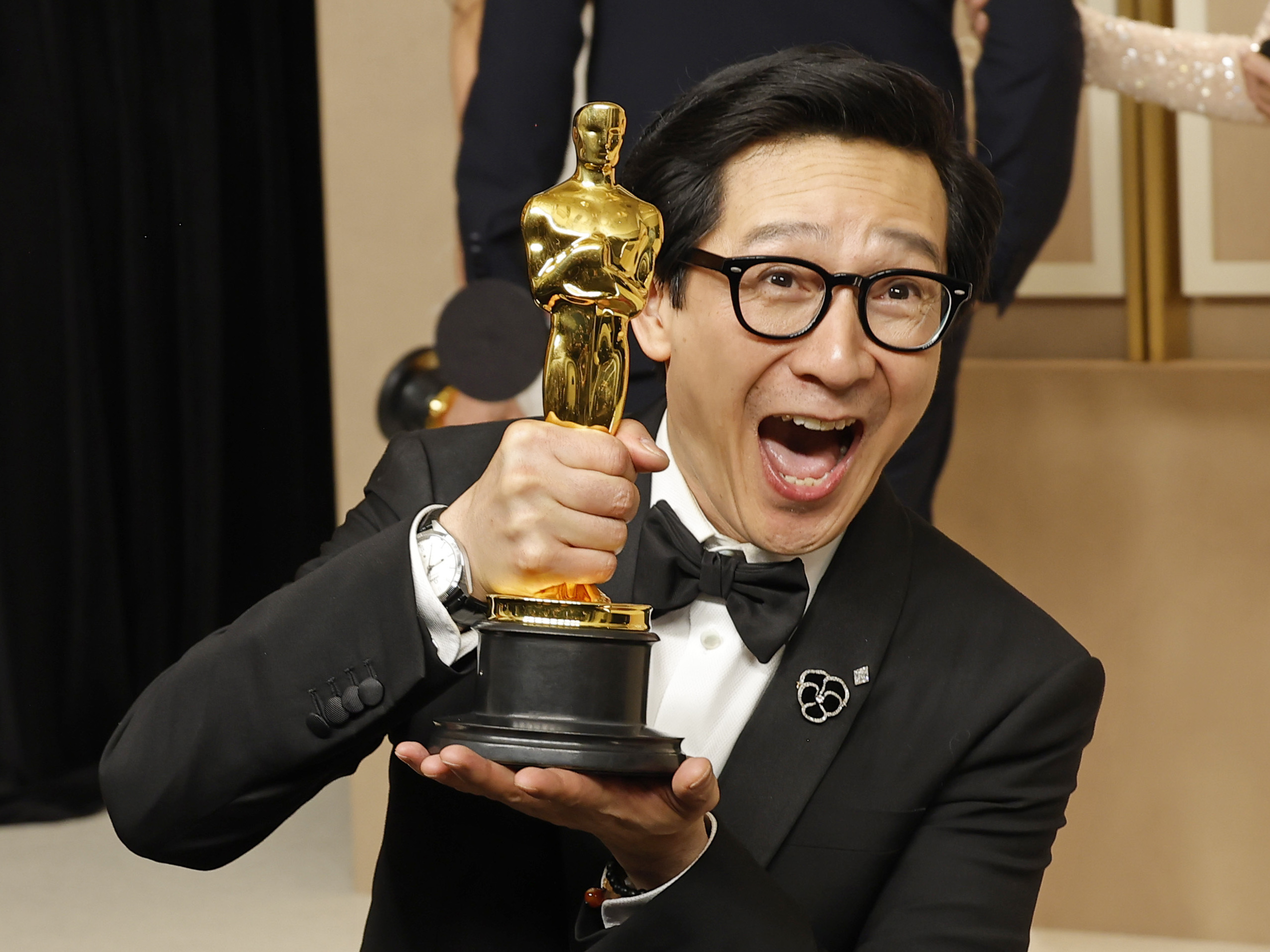 In the end, it was an 'Everything Everywhere' night at the Oscars ...