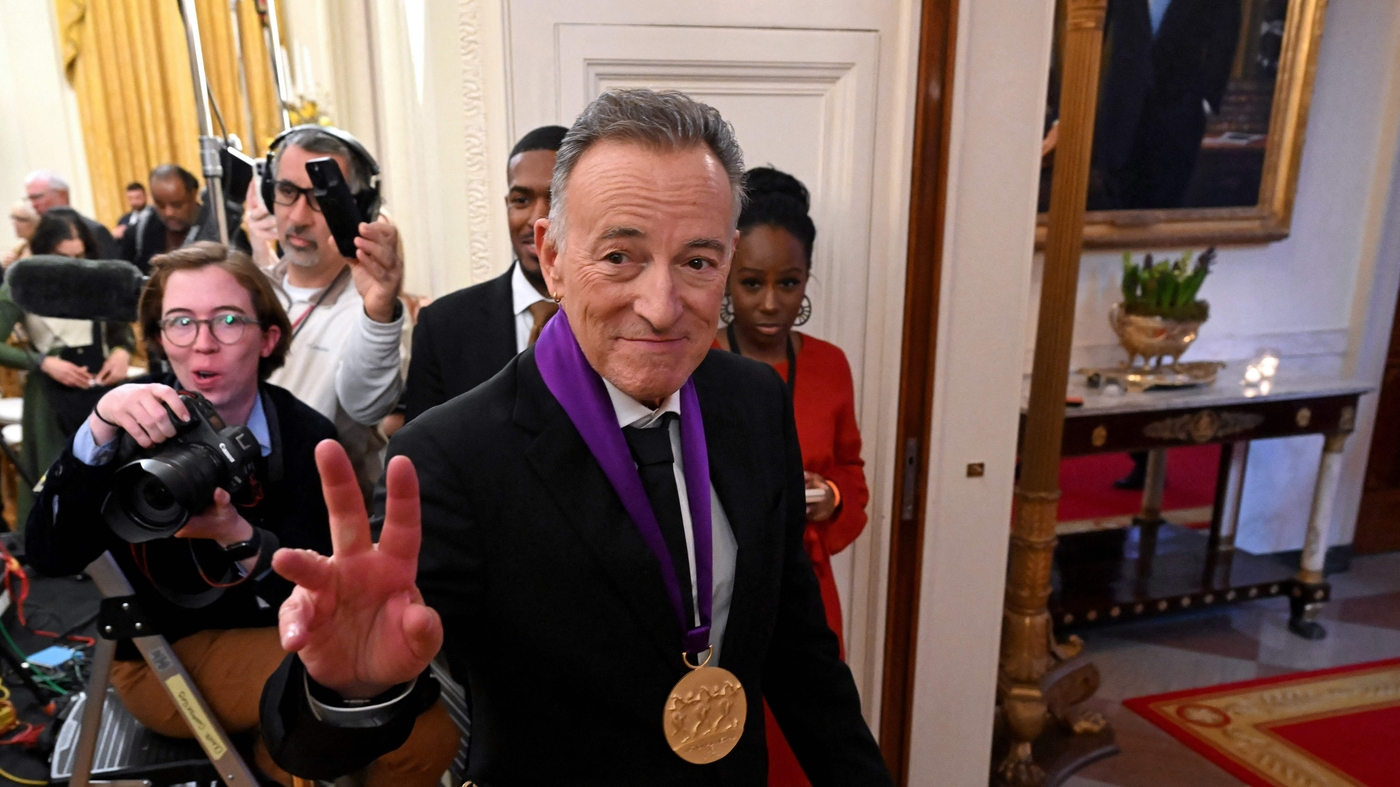 Bruce Springsteen, Mindy Kaling, Colson Whitehead get arts medals from ...