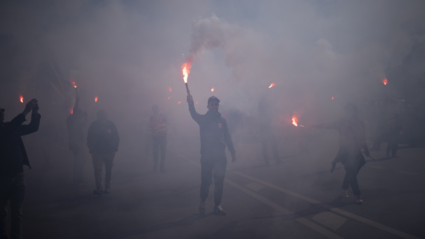 French protest retirement age, pension reforms, closing Eiffel Tower ...
