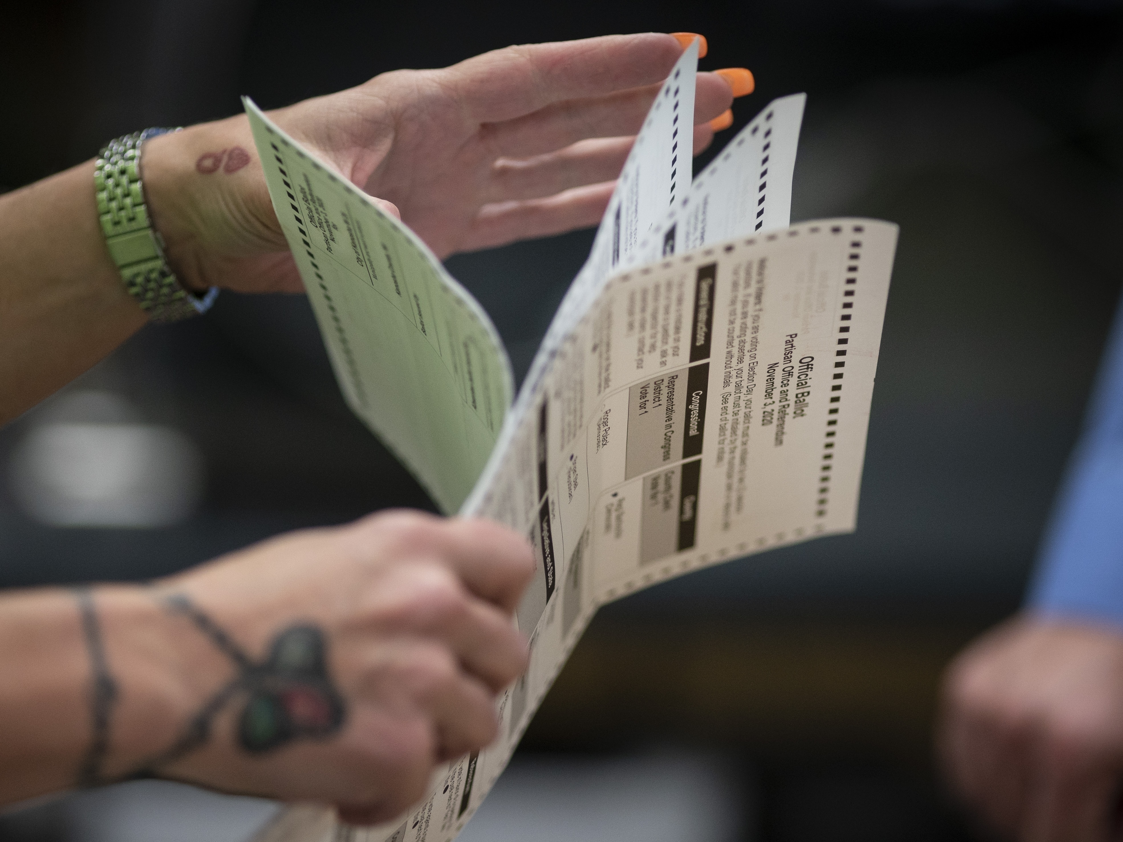 Voters swipe right for Wisconsin's state Supreme Court election ...