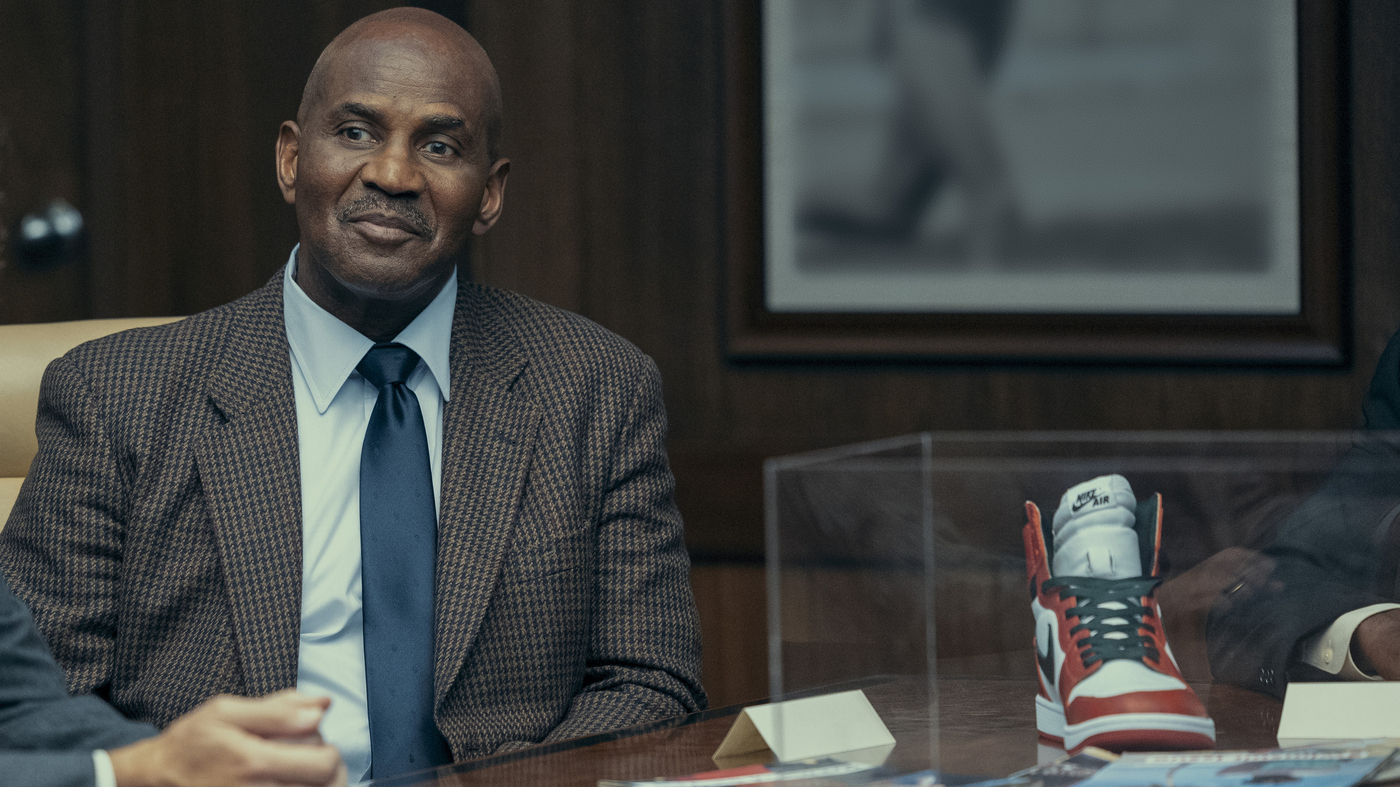 'Air' review: A soulless dramatization of the origins of the Air Jordan ...