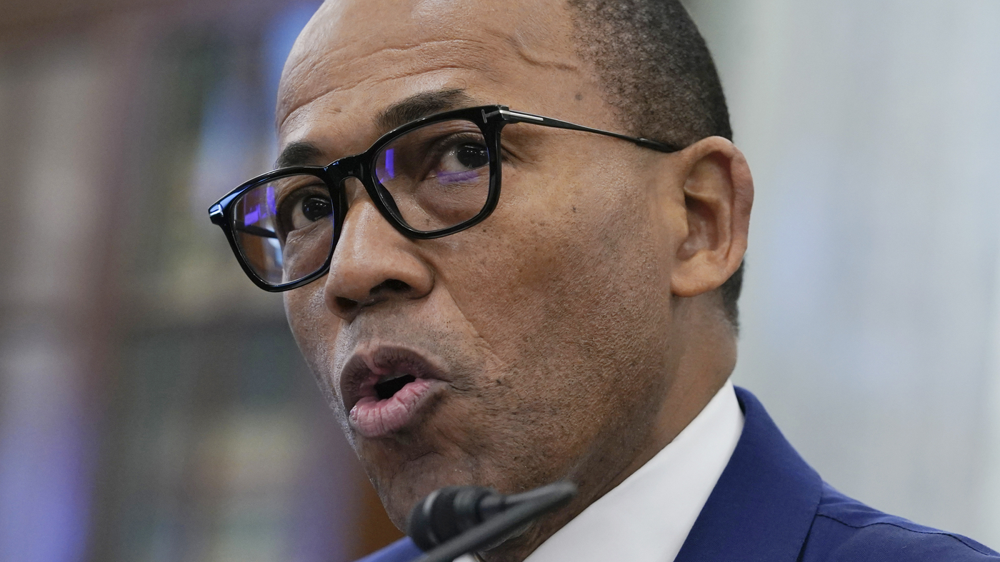 The acting head of the Federal Aviation Administration is leaving : NPR