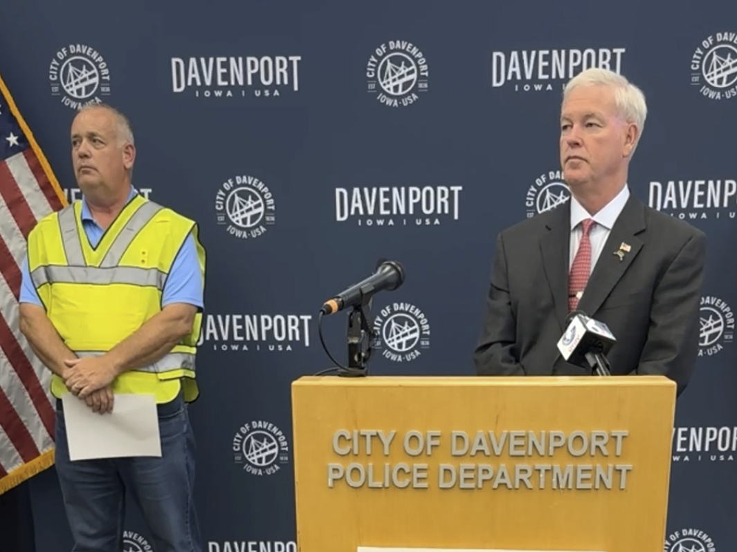 8 people were rescued after the partial collapse of an apartment ...