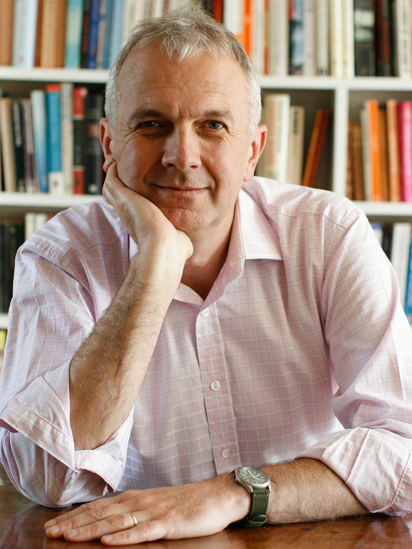 'The Red Hotel': Trying to cover World War II from a 'gilded cage' in ...