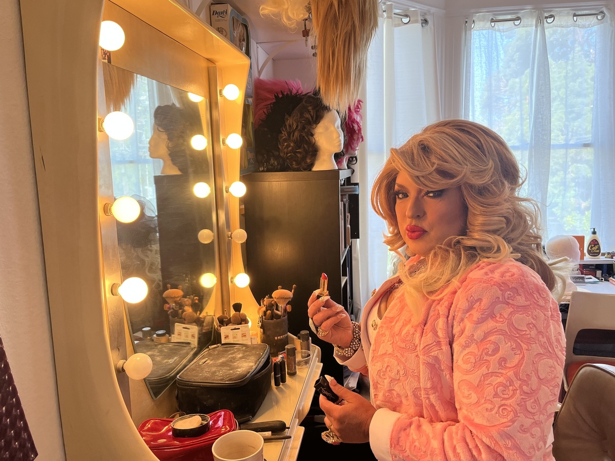 A San Francisco drag performer begins role as first U.S. drag laureate ...