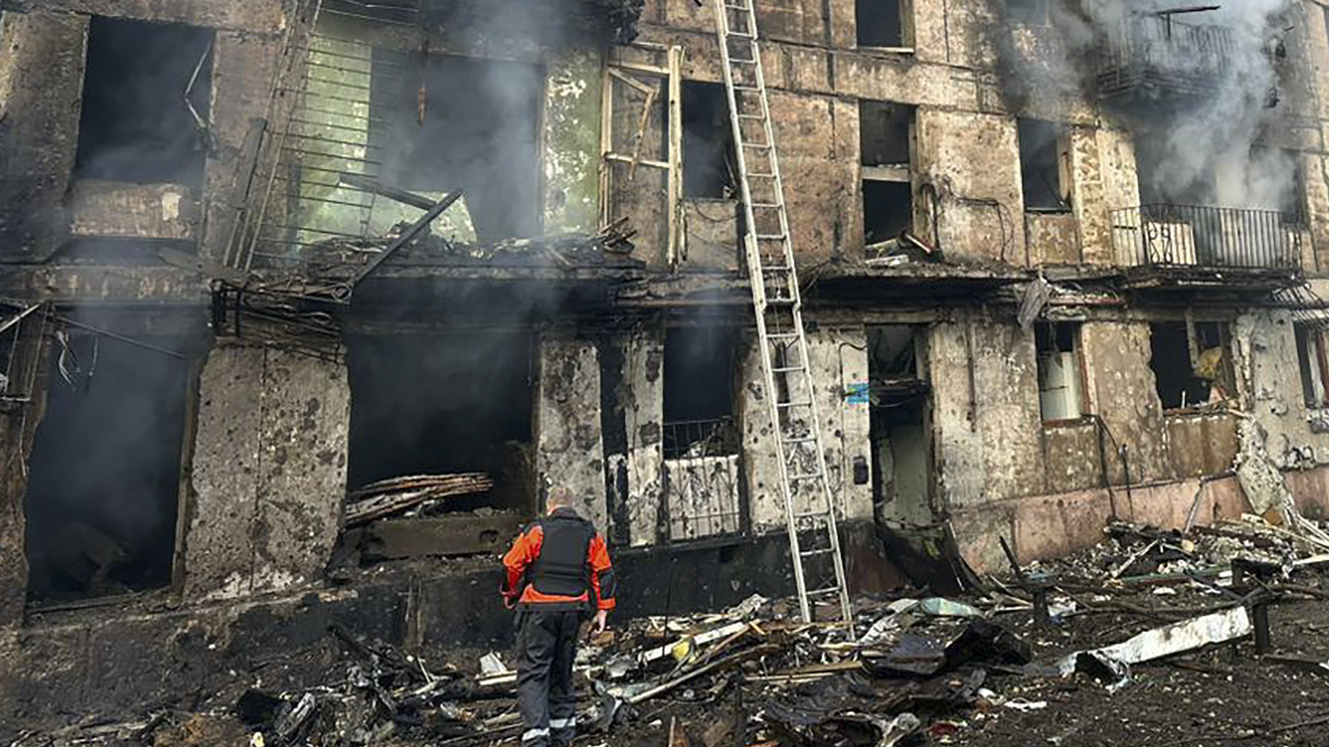 Russian missile attacks on Ukrainian president's hometown kills at ...