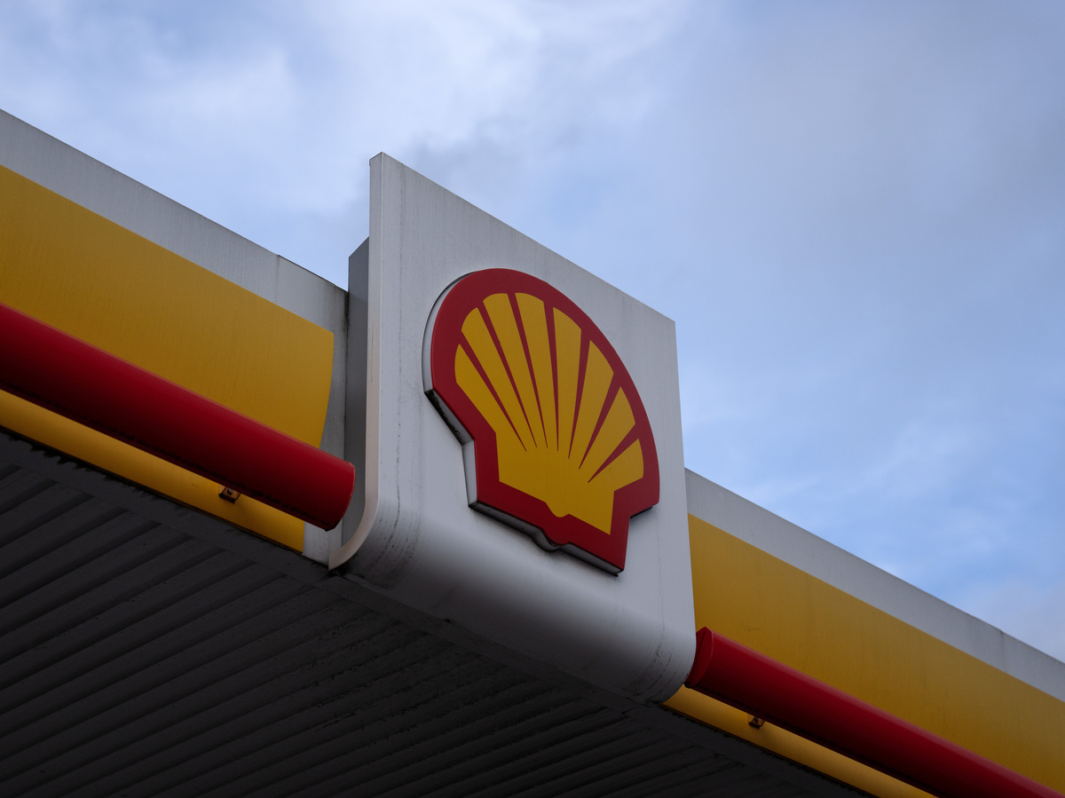 Oil and gas company Shell is boosting production despite climate change ...