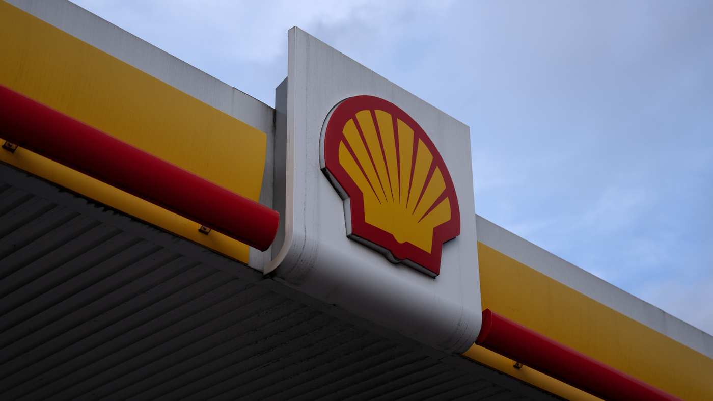 Oil and gas company Shell is boosting production despite climate change ...