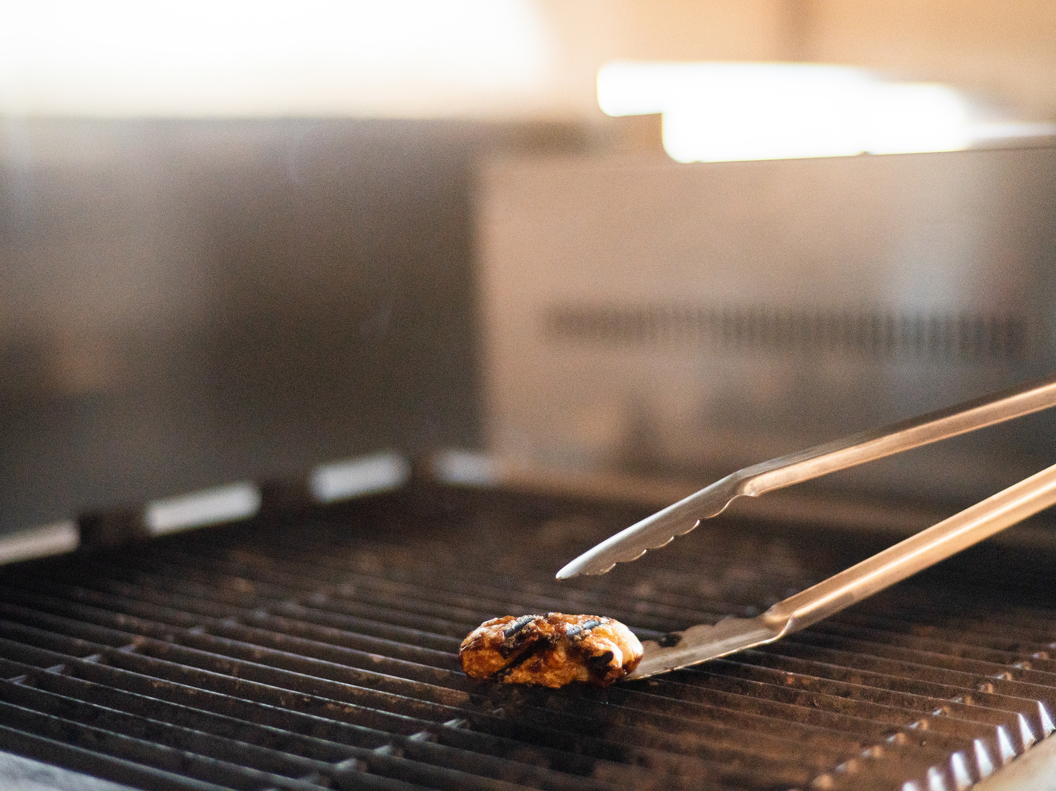 'No kill' meat, grown from animal cells, is now approved for sale in ...