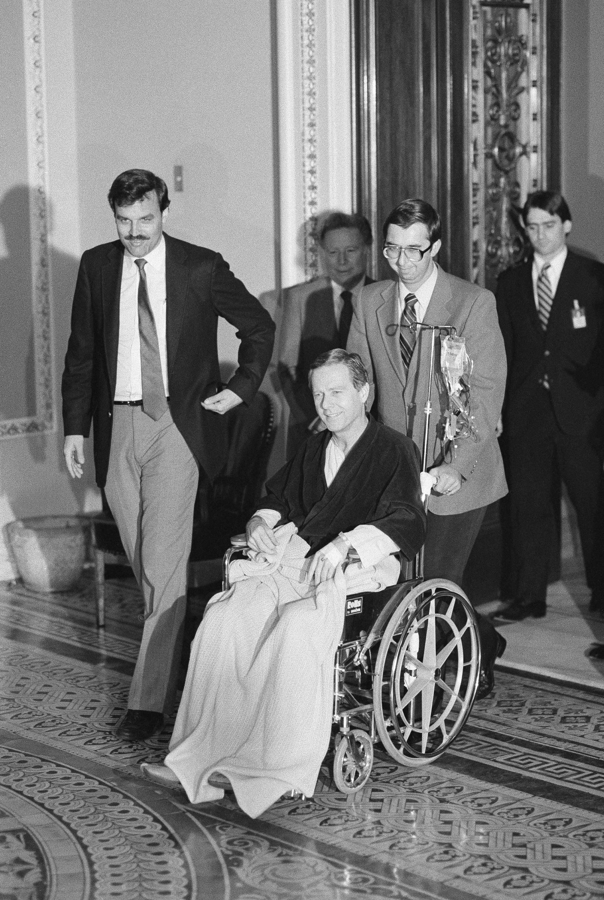 Feinstein's return to the Senate recalls its past heroics and ...