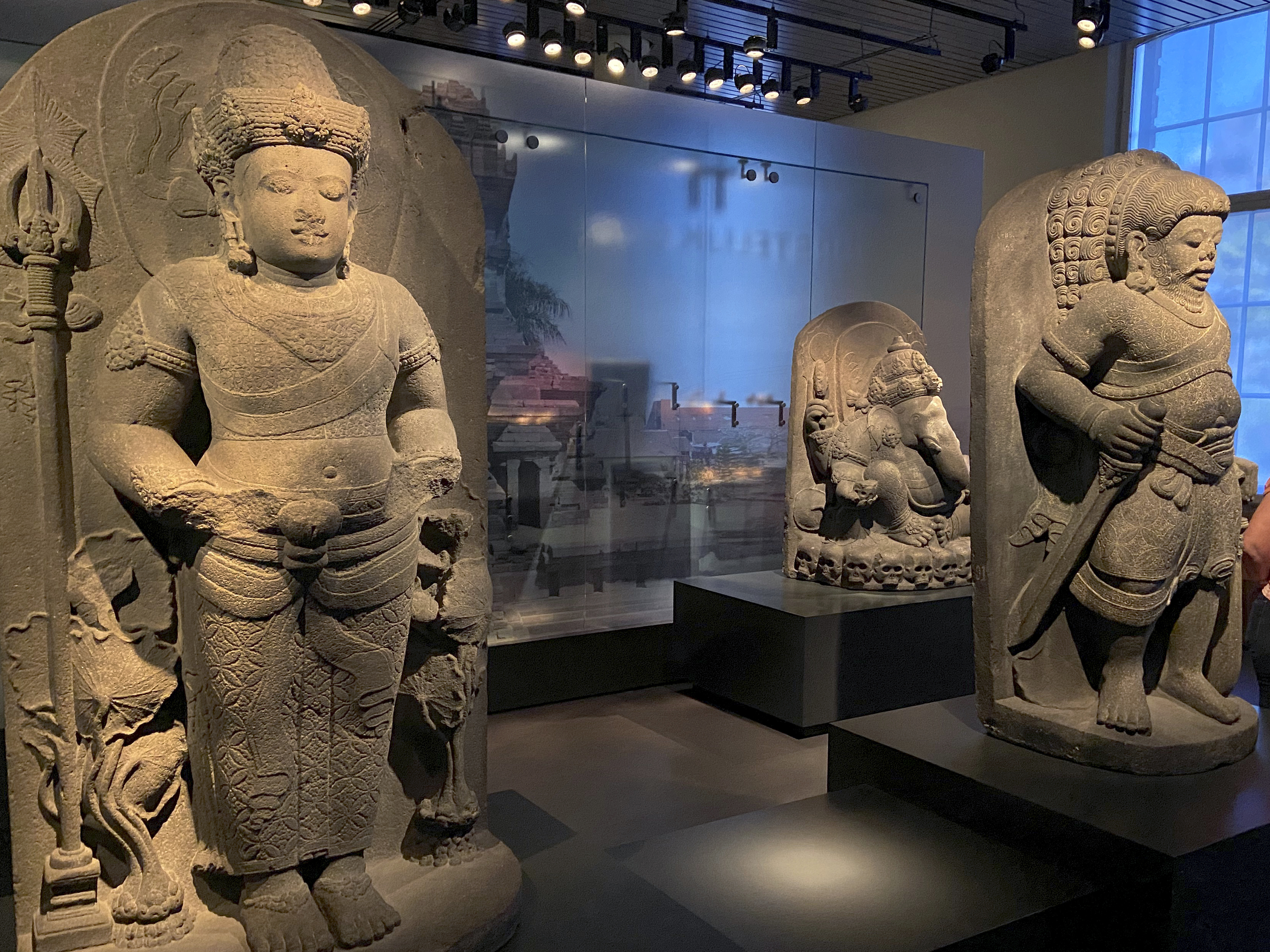 The Dutch are returning looted artifacts to Indonesia and Sri Lanka ...