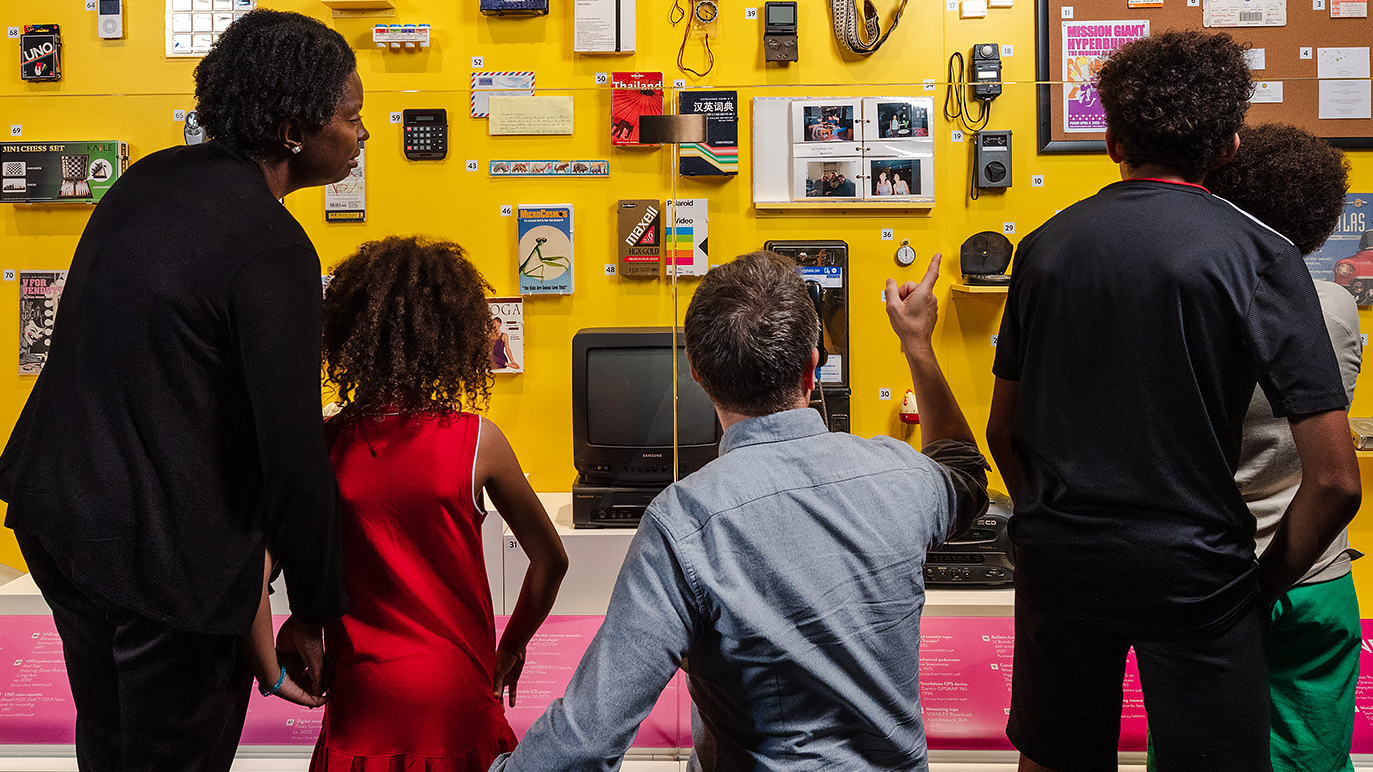 Explore the science of cellphones at the National Museum of Natural ...
