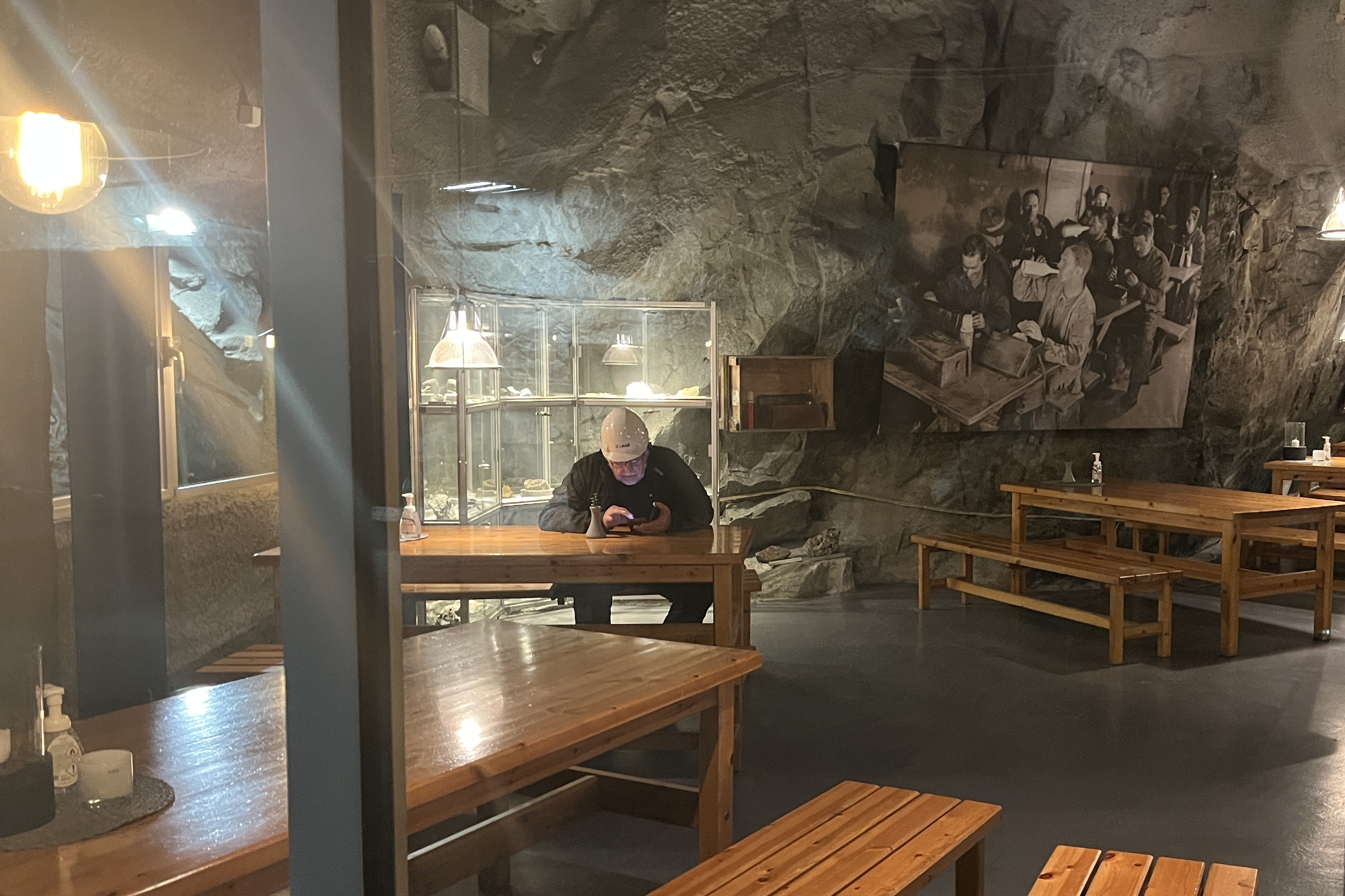 It's a journey to the center of the rare earths discovered in Sweden ...