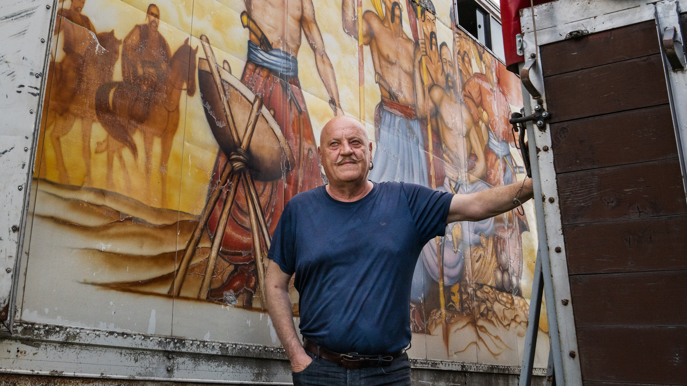 Ukraine's Zaporizhzhian Cossacks maintain traditional warrior ...