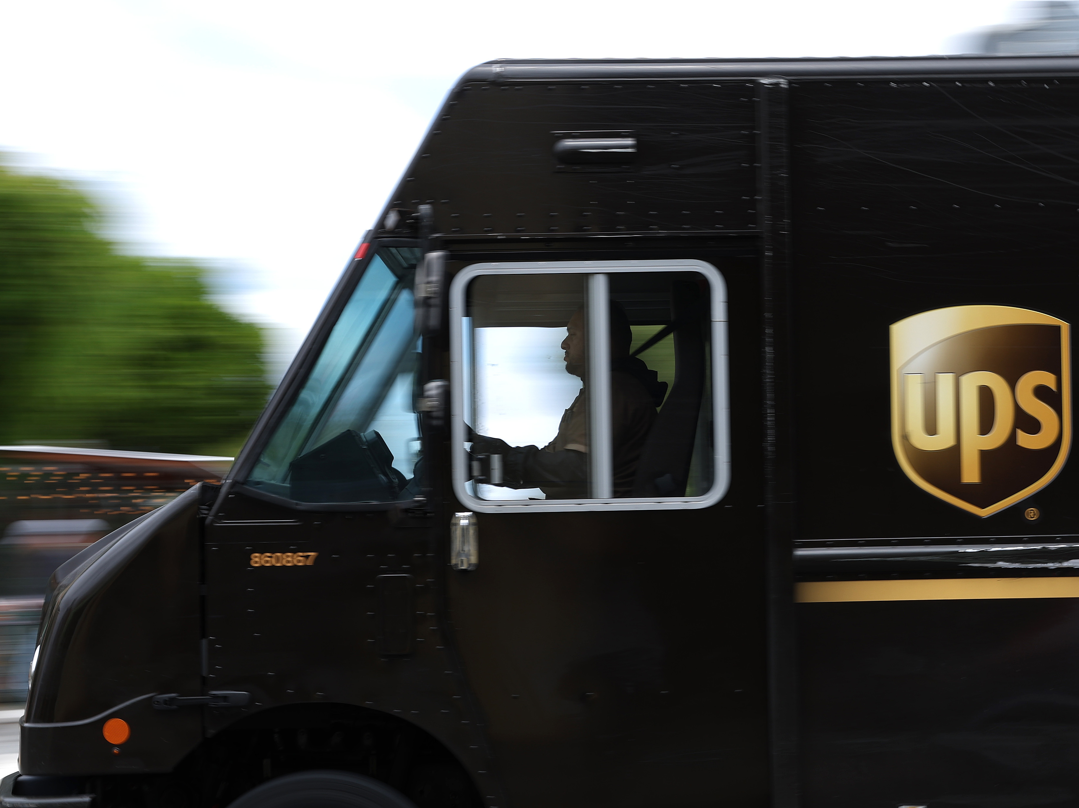 UPS union calls off strike threat after securing pay raises for workers ...