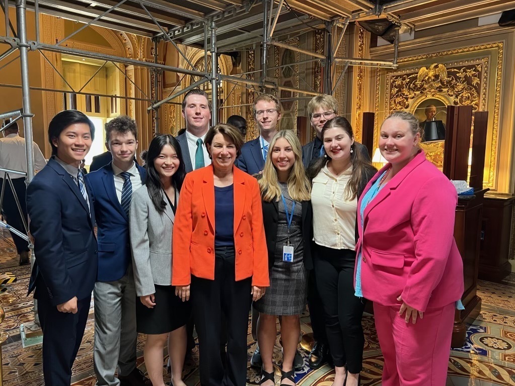 These interns took selfies with all 100 senators. Here's what they ...