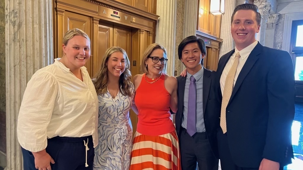 These interns took selfies with all 100 senators. Here's what they ...