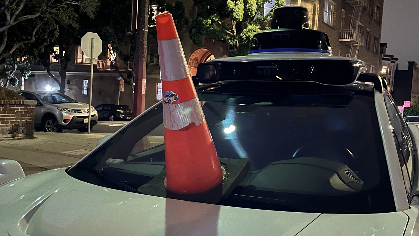 Protesters stop Waymo and Cruise self-driving cars with only a traffic ...