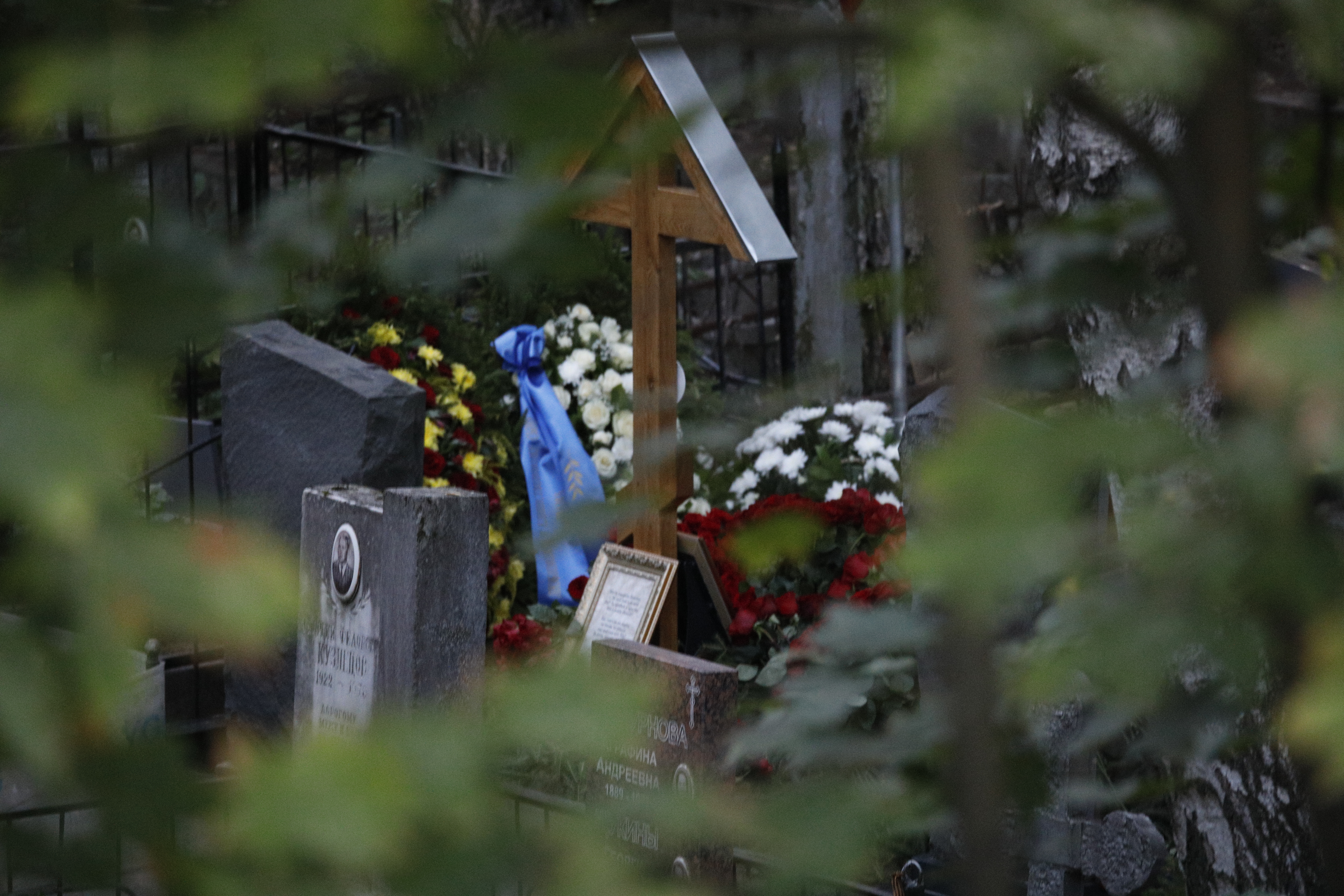 Prigozhin is buried in St. Petersburg as Russians make memorials for ...